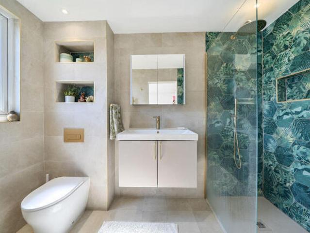4 bedroom terraced house for sale in Tiverton Drive, New Eltham, SE9