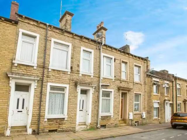 4 bedroom terraced house for sale in Union Street South, Halif.