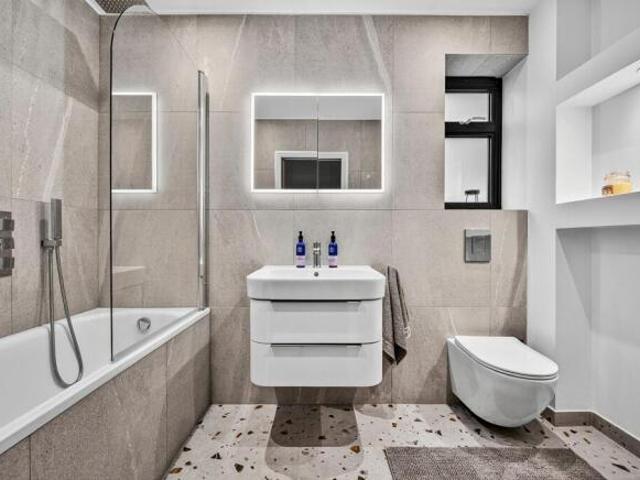 4 bedroom terraced house for sale in Ulverscroft Road, London, SE22