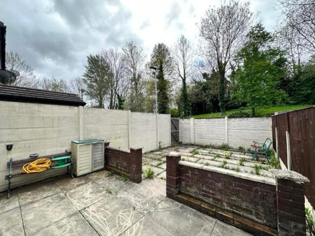 4 bedroom terraced house for sale in Valiant Close, Warrington, WA2