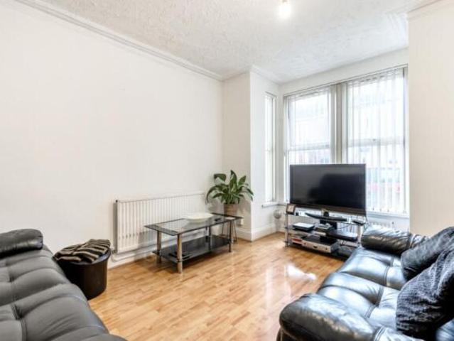 4 bedroom terraced house for sale in Victoria Road, Bedford, MK42