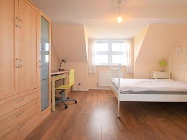 4 bedroom Terraced House To Let