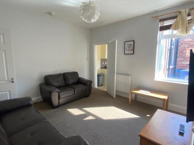 4 bedroom Terraced House To Let