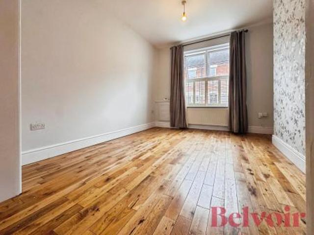 4 bedroom Terraced House To Let