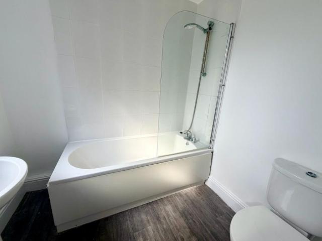 4 bedroom Terraced House To Let