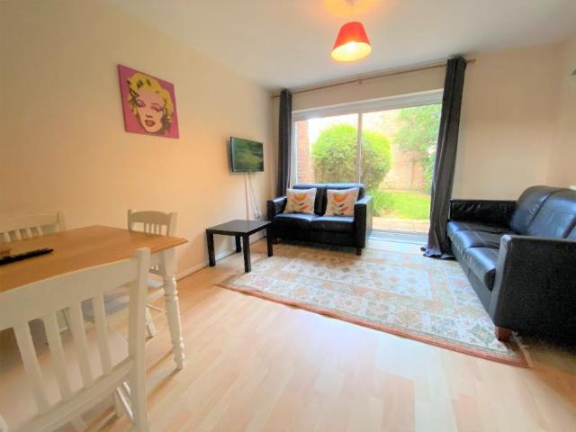 4 bedroom Terraced House To Let