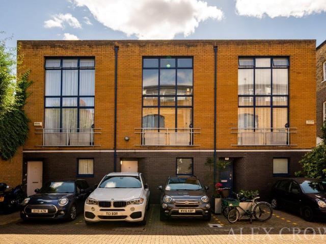 4 Bedroom Terraced House To Let