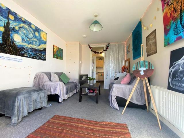 4 bedroom Terraced House To Let