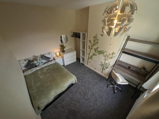 4 bedroom Terraced House To Let