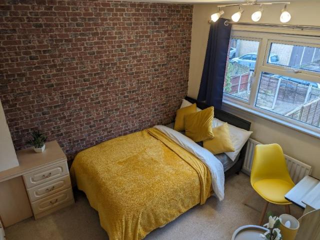4 bedroom Terraced House To Let