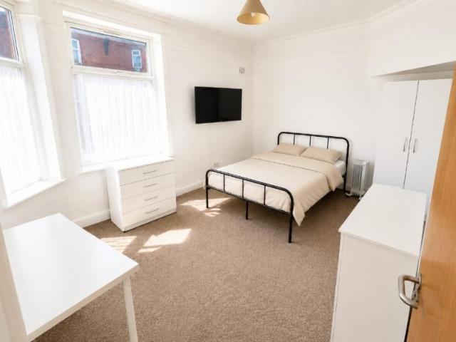 4 bedroom Terraced House To Let