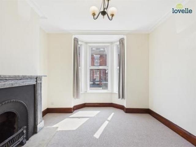 4 bedroom Terraced House To Let