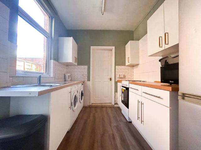 4 bedroom Terraced House To Let