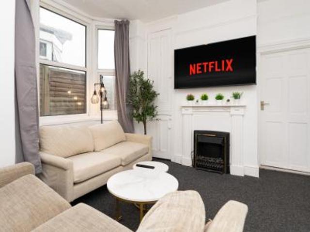 4 bedroom Terraced House To Let
