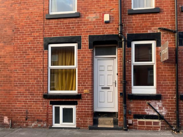 4 bedroom terraced house to rent