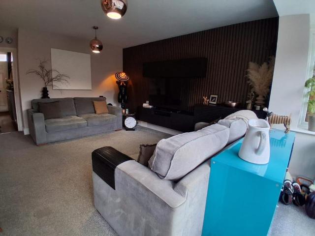 4 bedroom terraced house to rent