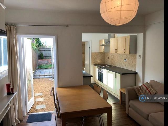 4 bedroom terraced house to rent