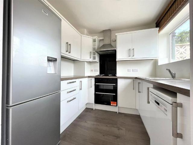 4 bedroom terraced house to rent