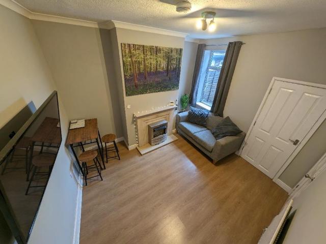 4 bedroom terraced house to rent