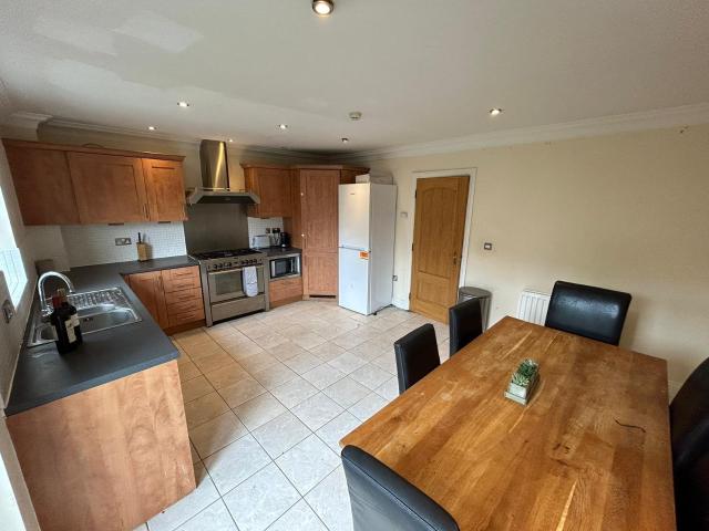 4 bedroom terraced house to rent