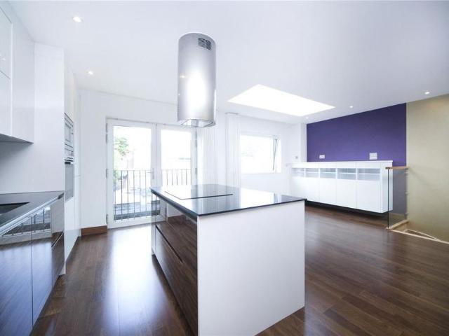 4 bedroom terraced house to rent