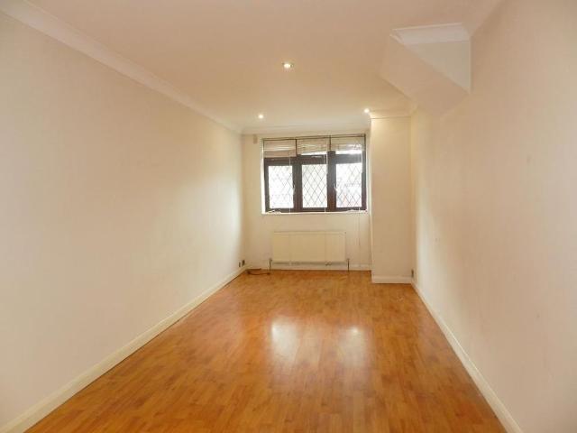 4 bedroom terraced house to rent