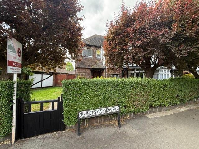 4 bedroom terraced house to rent