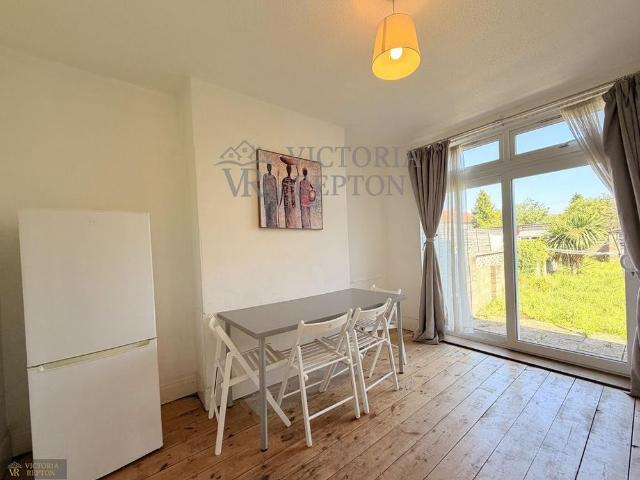 4 bedroom terraced house to rent