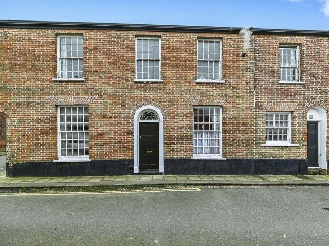 4 bedroom terraced house to rent