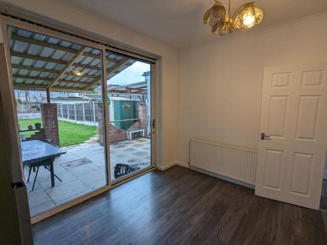 4 bedroom terraced house to rent