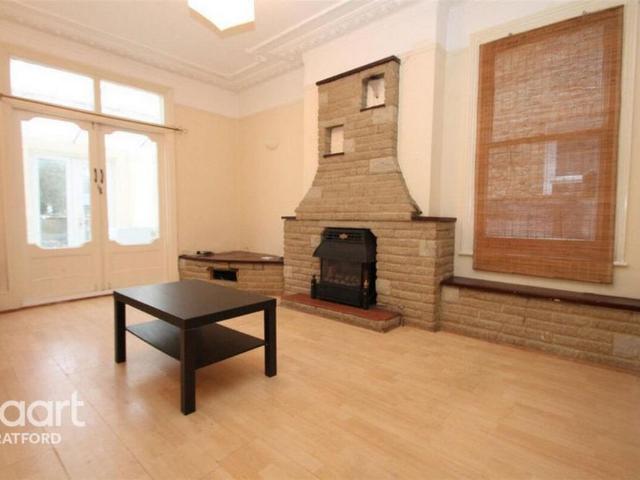 4 bedroom terraced house to rent