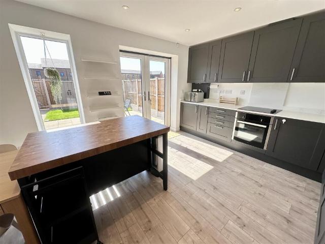 4 bedroom terraced house to rent