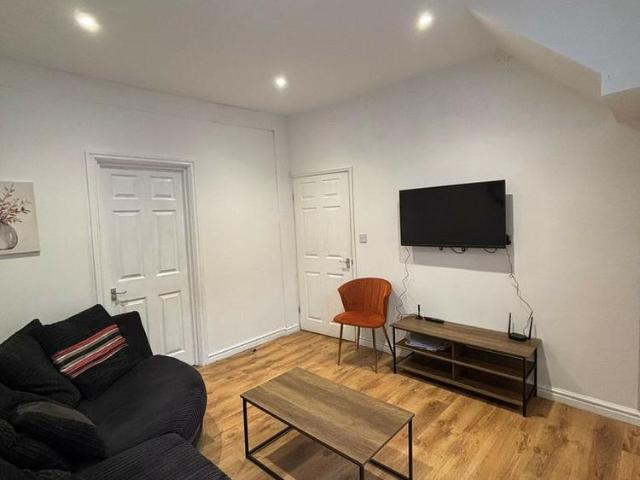 4 bedroom terraced house to rent