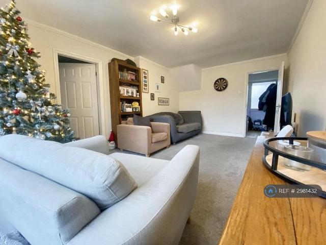 4 bedroom terraced house to rent