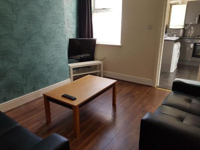 4 bedroom terraced house to rent