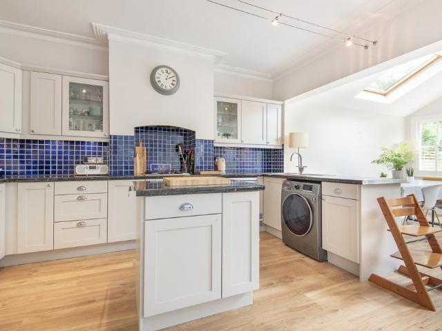 4 bedroom terraced house to rent