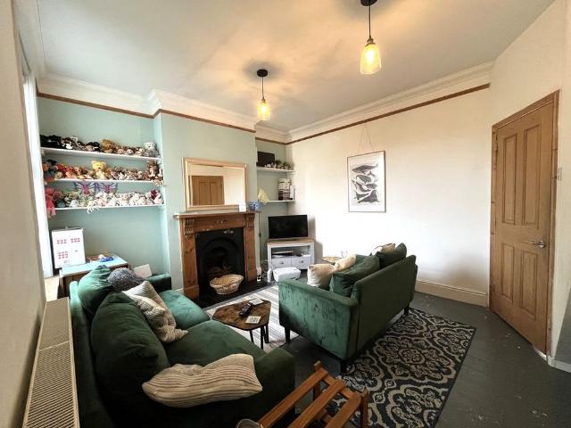 4 bedroom terraced house to rent