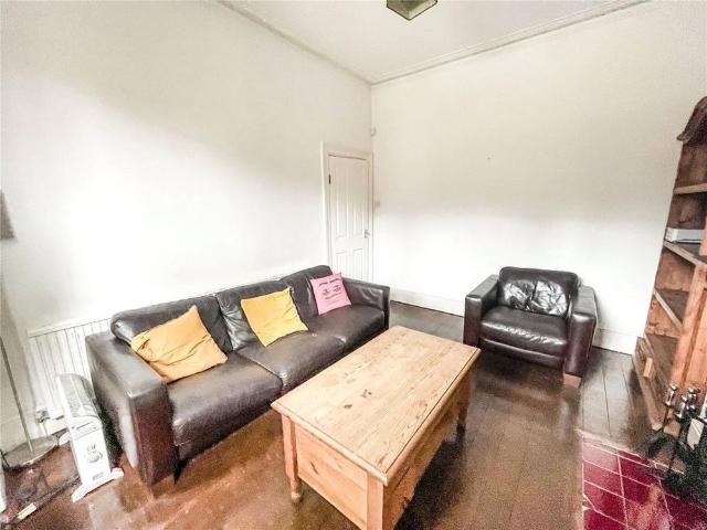 4 bedroom terraced house to rent