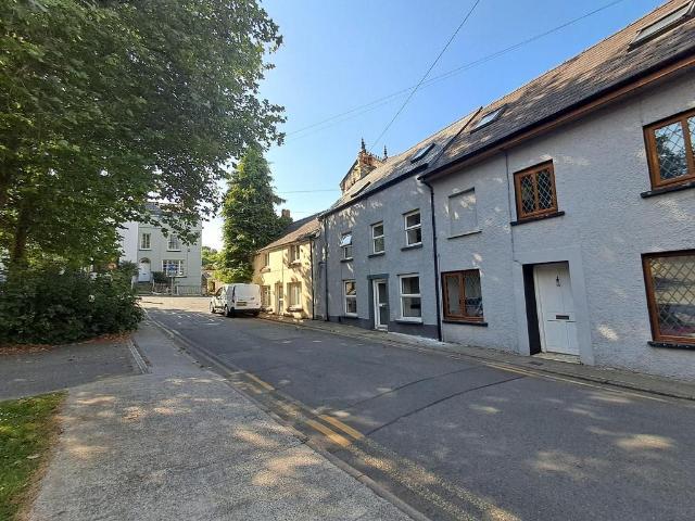 4 bedroom terraced house to rent