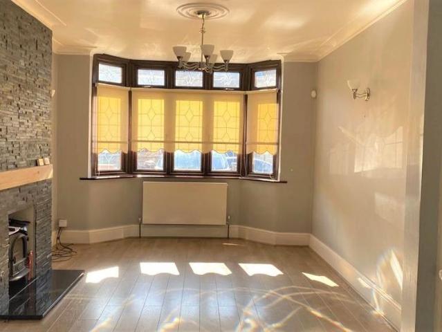 4 bedroom terraced house to rent