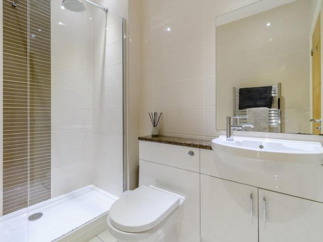 4 bedroom terraced house to rent
