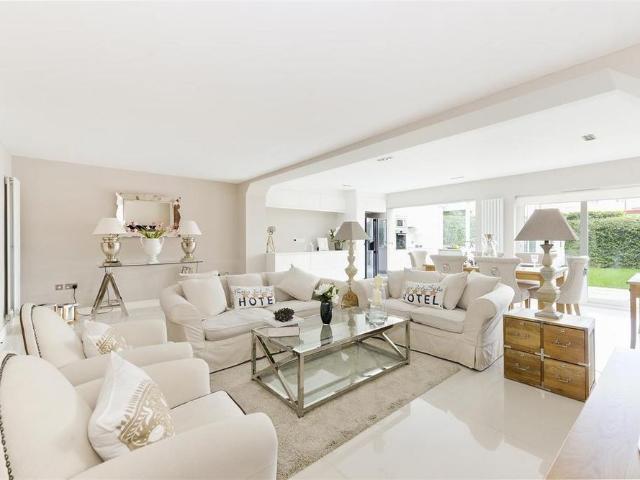 4 bedroom terraced house to rent