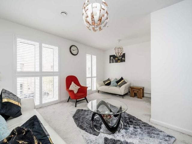 4 bedroom terraced house to rent