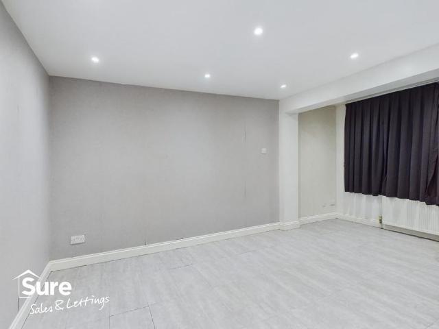 4 bedroom terraced house to rent
