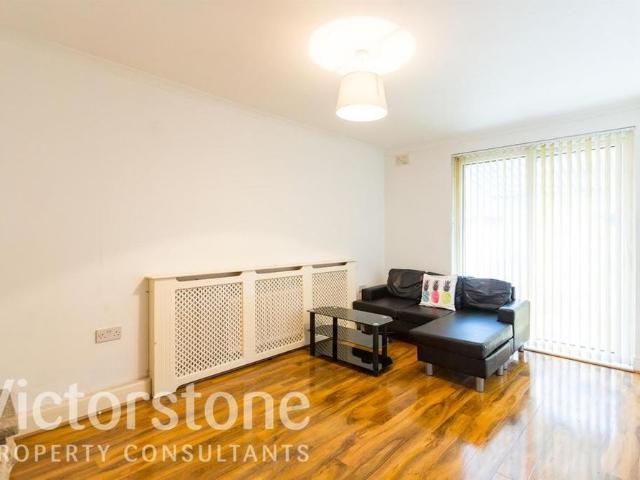 4 bedroom terraced house to rent