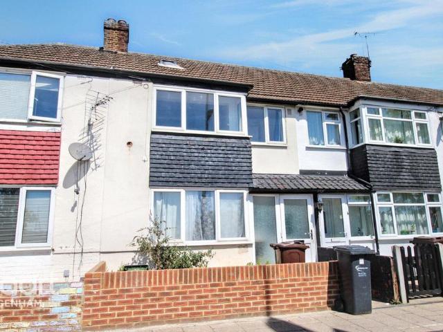 4 bedroom terraced house to rent