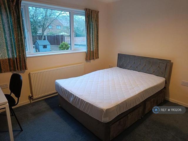 4 bedroom terraced house to rent