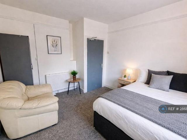 4 bedroom terraced house to rent