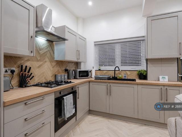 4 bedroom terraced house to rent