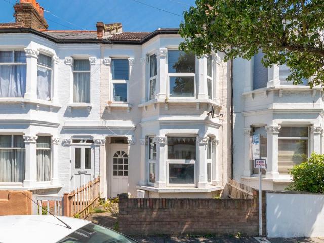 4 bedroom terraced house to rent